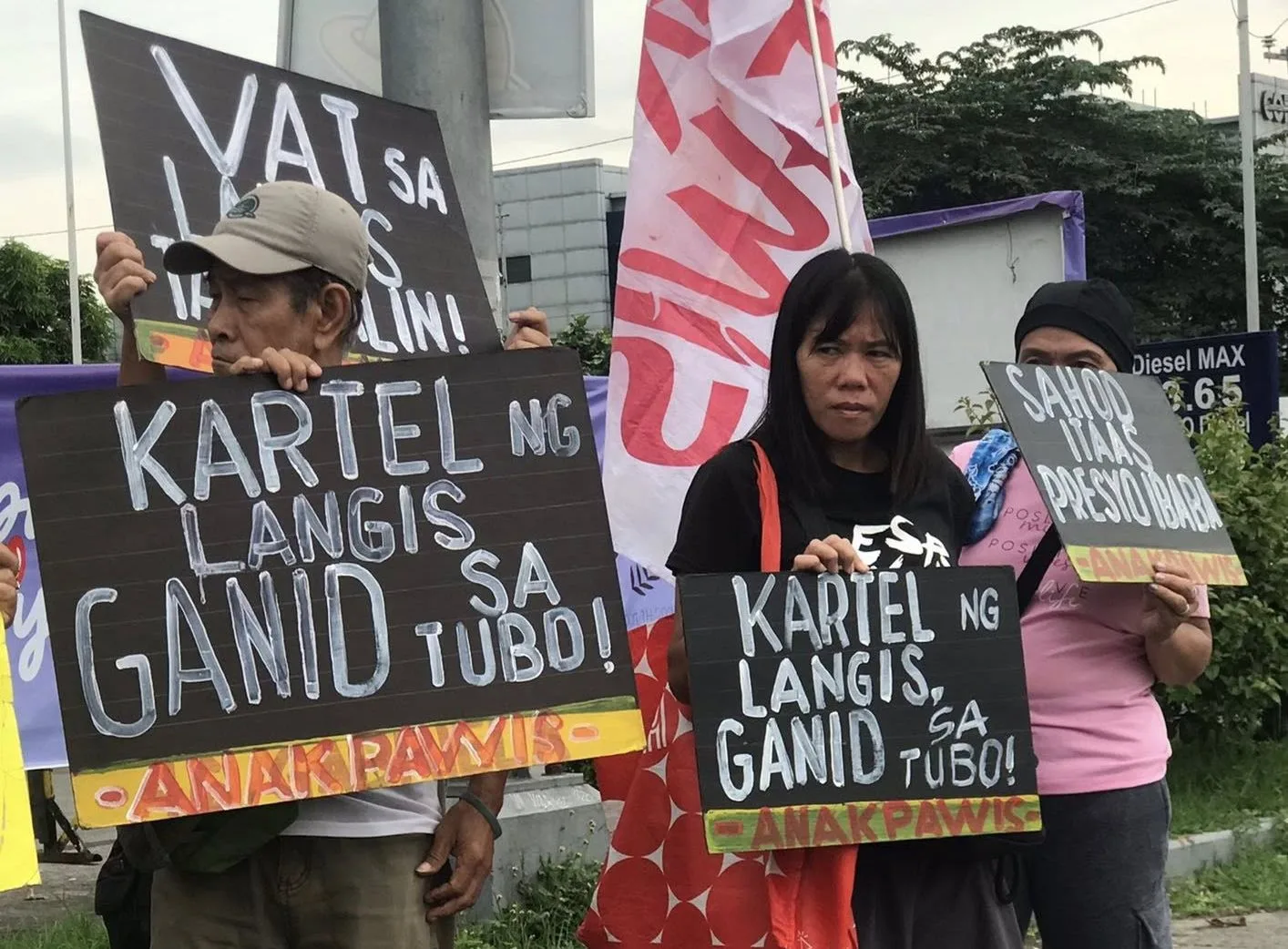 Dagdag na ₱5 sa presyo ng langis, kinundena ng mamamayan